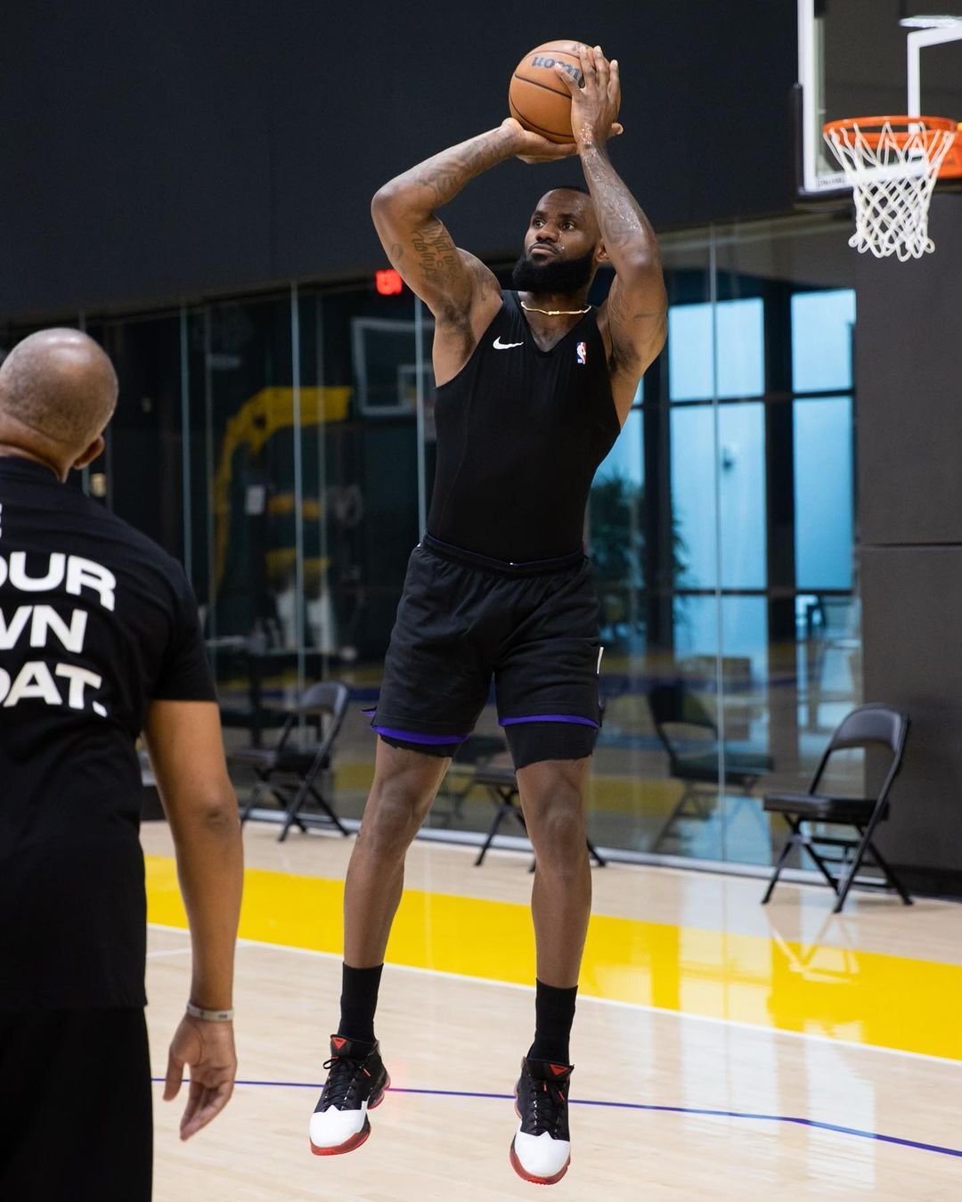 LeBron James getting ready for next season in Lakers facility ...