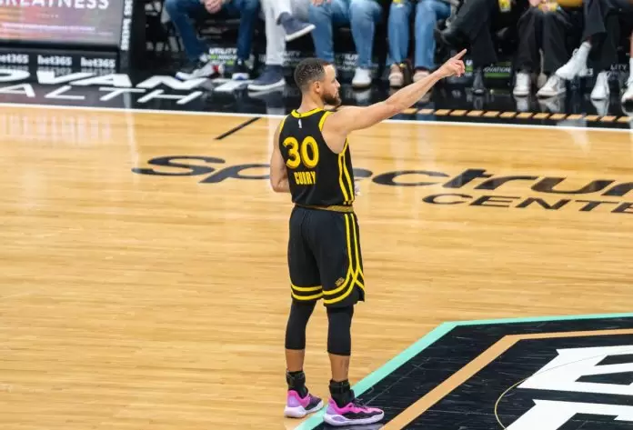 Curry, Butler lift Warriors past Bucks 120-113 - TalkBasket.net
