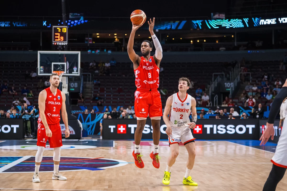 Jordan Loyd earns a deal with Anadolu Efes - TalkBasket.net